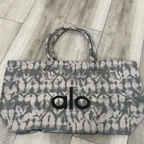 ALO Yoga | Bags | New Alo Bag | Poshmark
